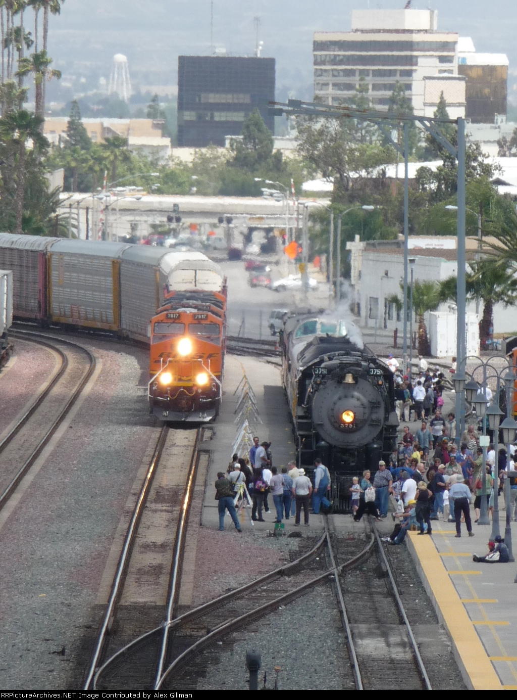 BNSF 7817 West On Approach
